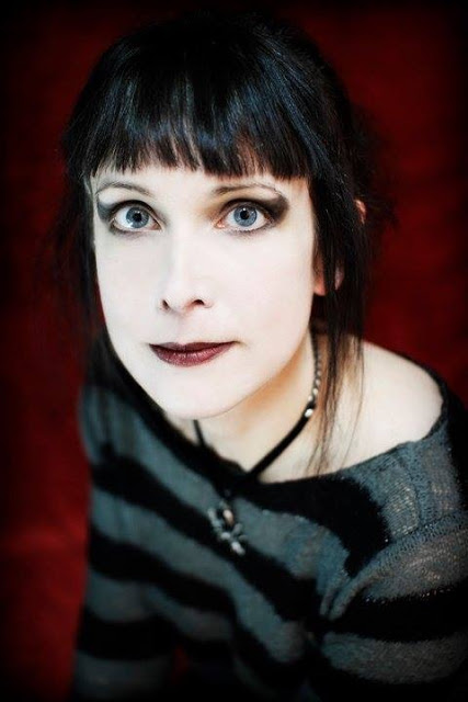 An Interview With Author Carmilla Voiez | Raz's Midnight Macabre