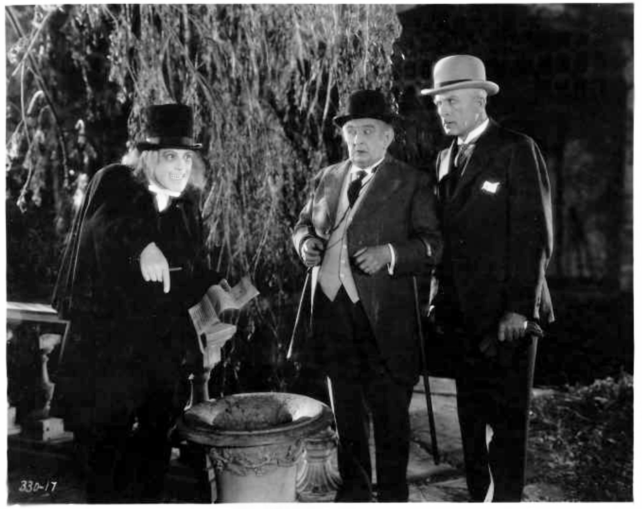 The Story Of “London After Midnight” | Raz's Midnight Macabre